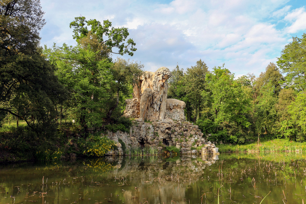 10 of the Weirdest Statues Around the World