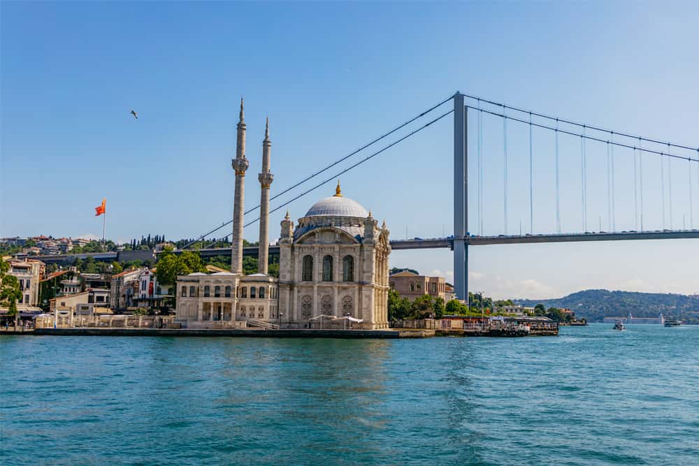 Easter in Istanbul: From Tulip Gardens to Spring Cruises