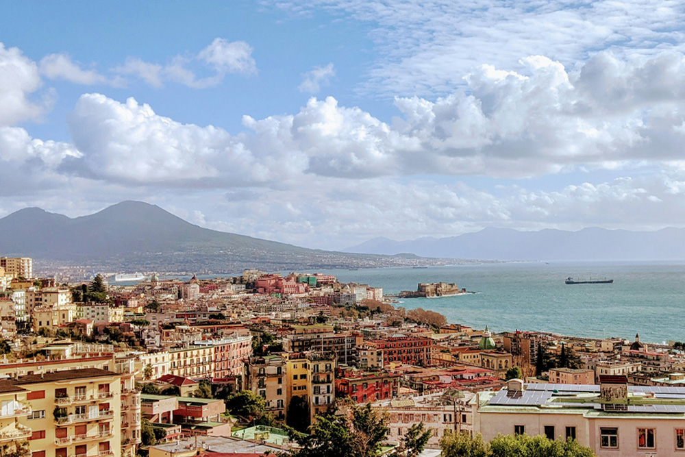 10 Ways To Avoid Crowds in Naples