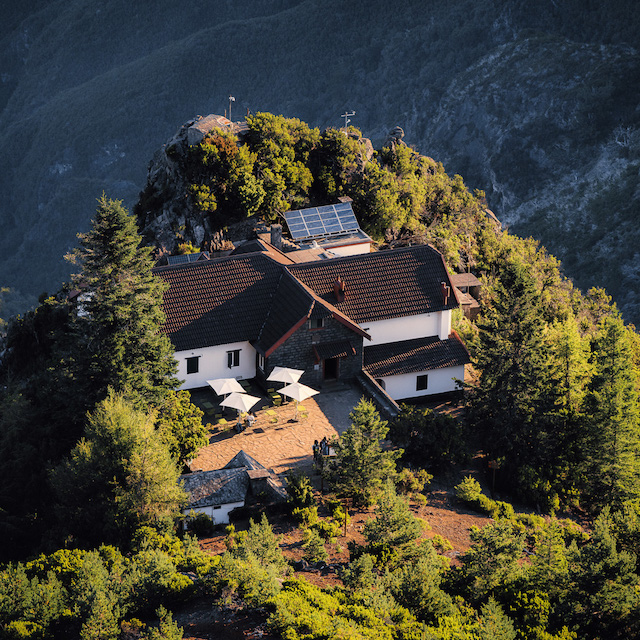 GetYourGuide | Ultimate Madeira overnight hiking experience