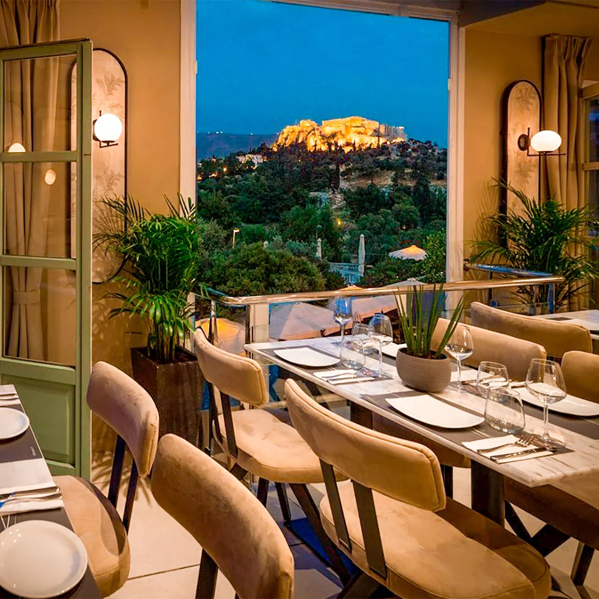 Epic things to do in Athens at night