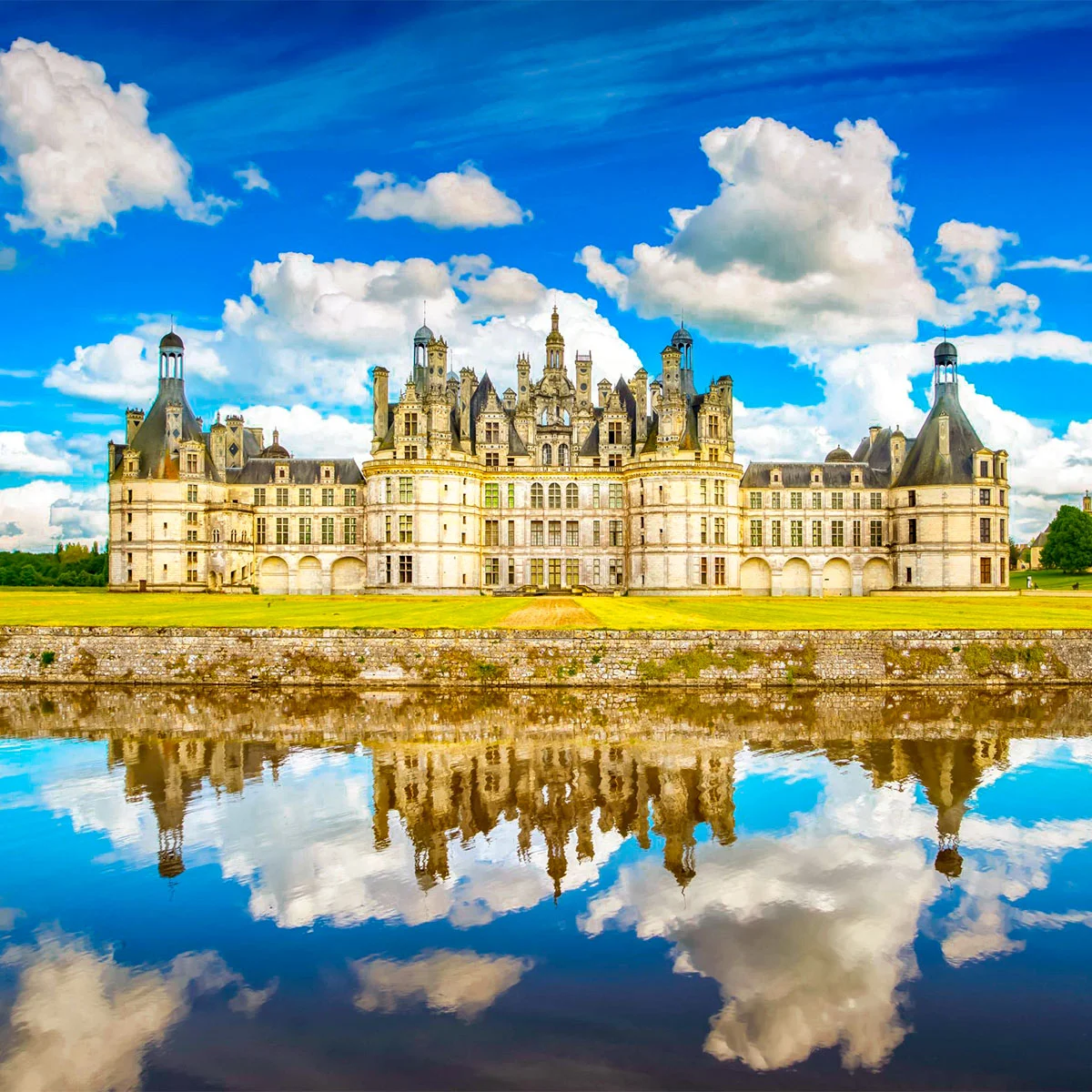 10 enchanting fairytale castles around the world
