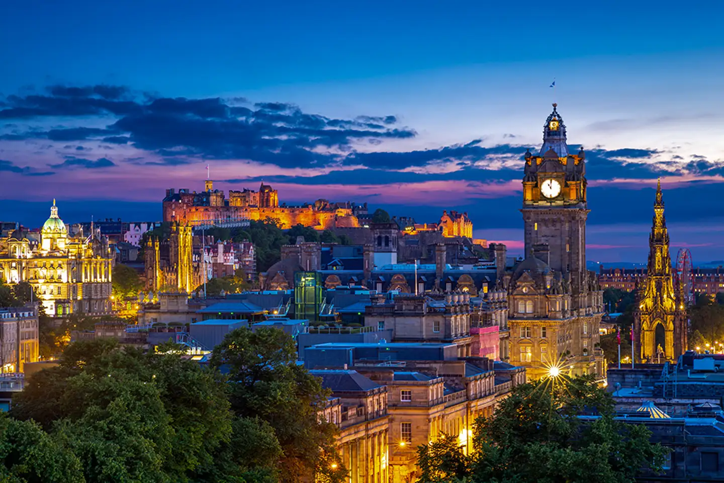 10 Awesome Things To Do in Edinburgh at Night