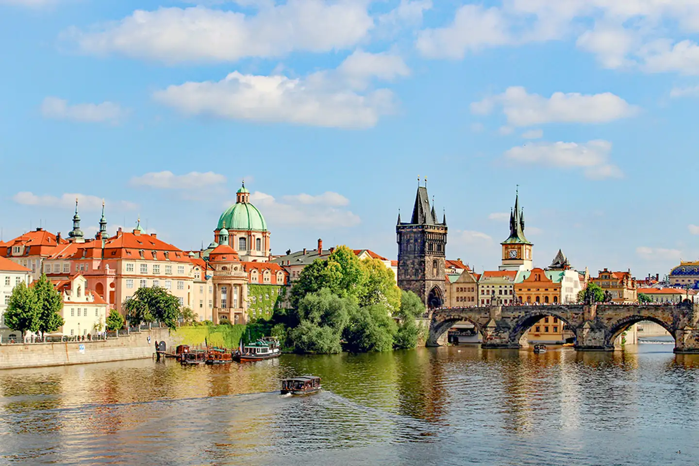 How To Avoid Crowds in Prague: 11 Tips and Hidden Gems