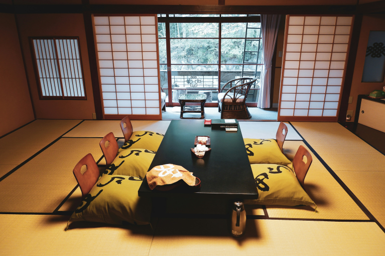 Visit Miyajima: Ultimate Guide to Japan’s Shrine Island