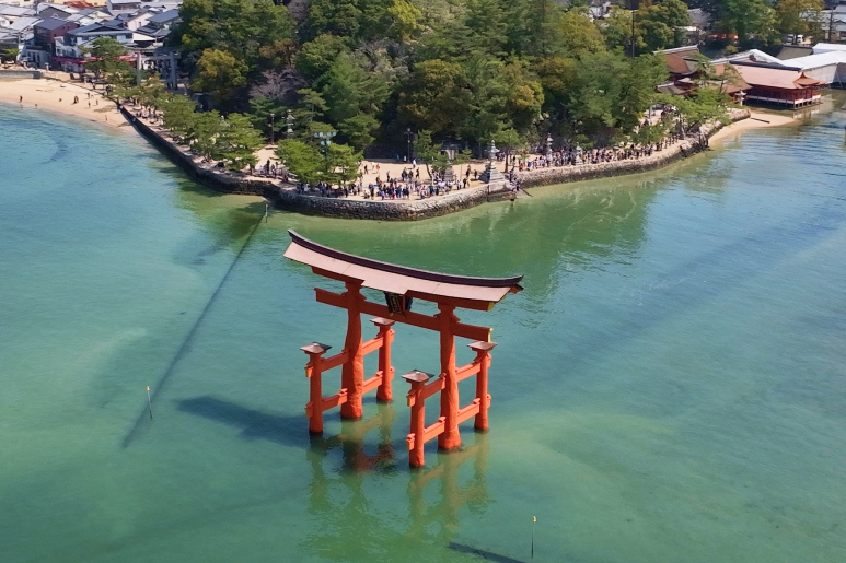 Visit Miyajima: Ultimate Guide to Japan’s Shrine Island