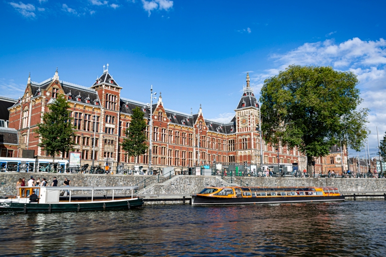 15 Amsterdam Landmarks And Historical Sites Not To Miss