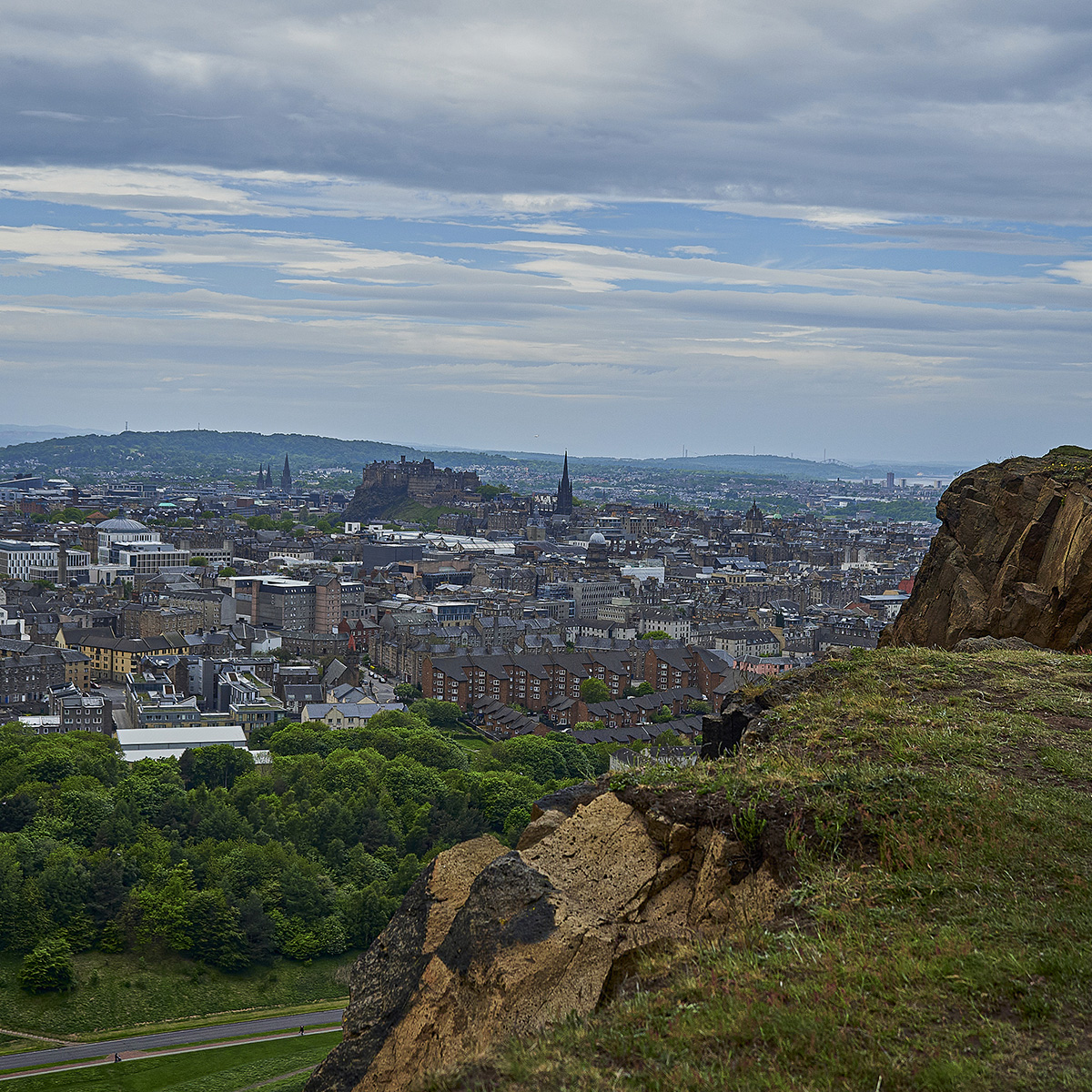 Epic things to do in Edinburgh at night