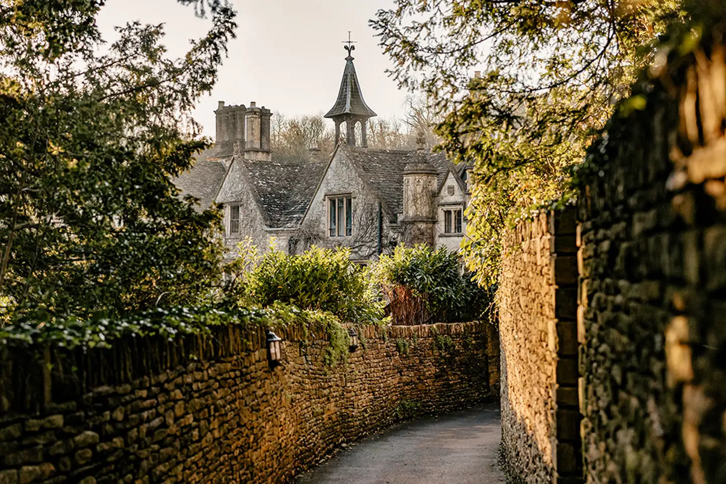 ブリストルとバースを巡る旅行ガイド。 Note: I've adjusted the title to sound more natural ...