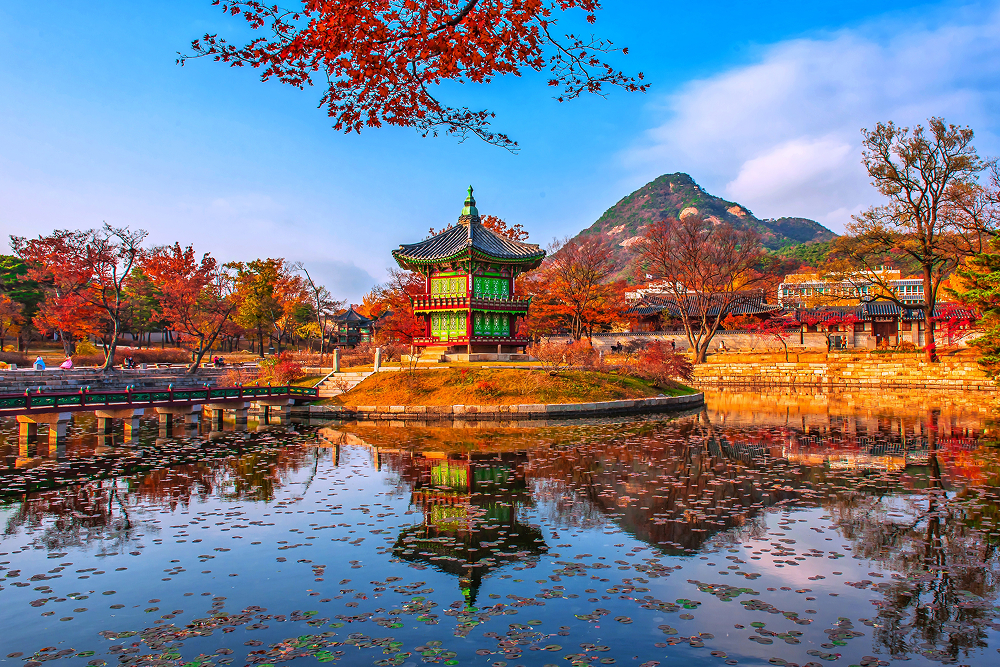 12 Best Places To Travel In Fall To See The Leaves Change