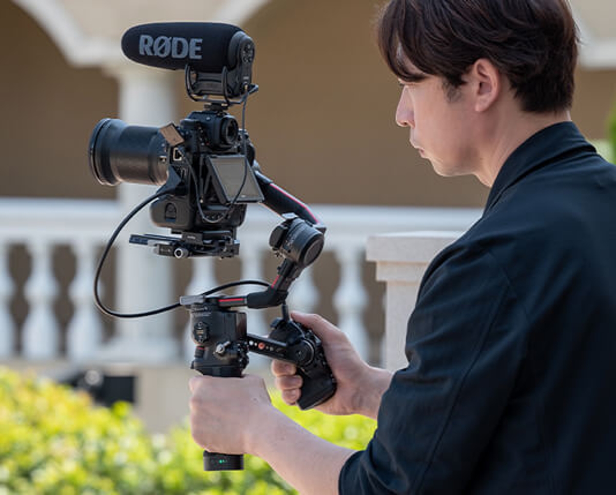 Nikon MC-N10 Remote Grip | Mirrorless Camera Accessories | Nikon USA