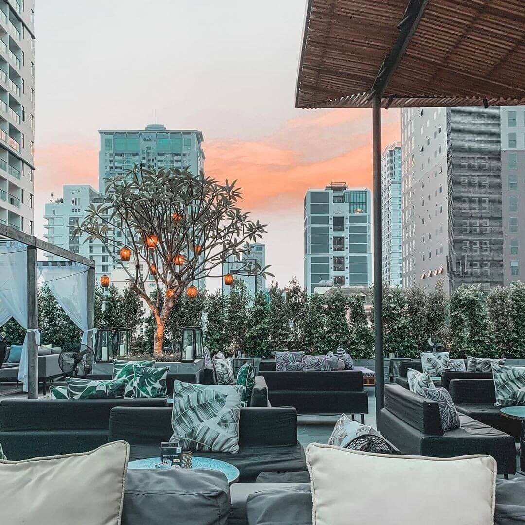 7 Best Rooftop Bars in Phnom Penh With Spectacular Views