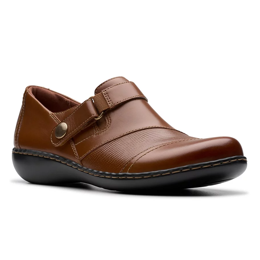 30-65% Off Clarks Shoes, Sandals & Boots at Brad's Deals