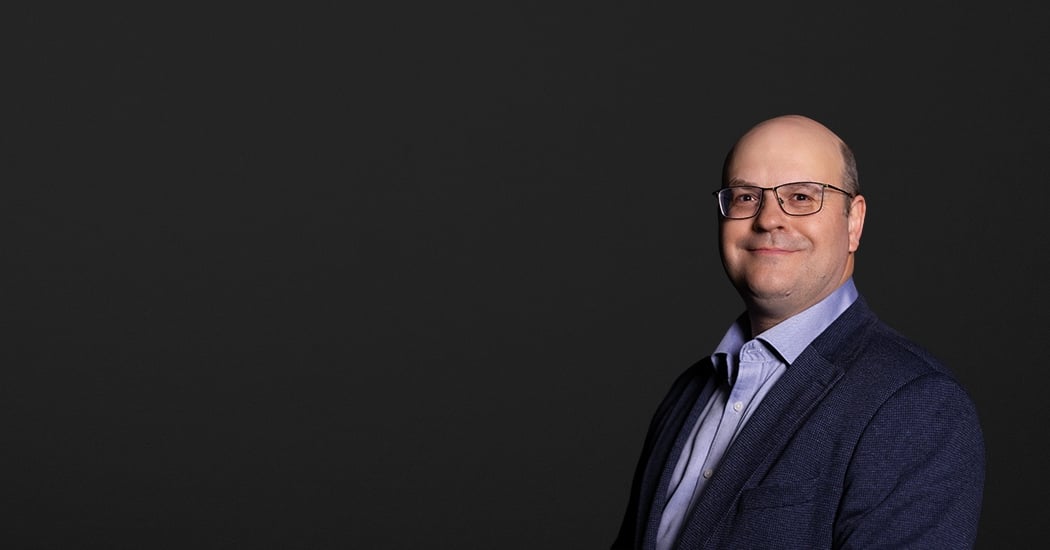 Simon McKnight | Simmons & Simmons