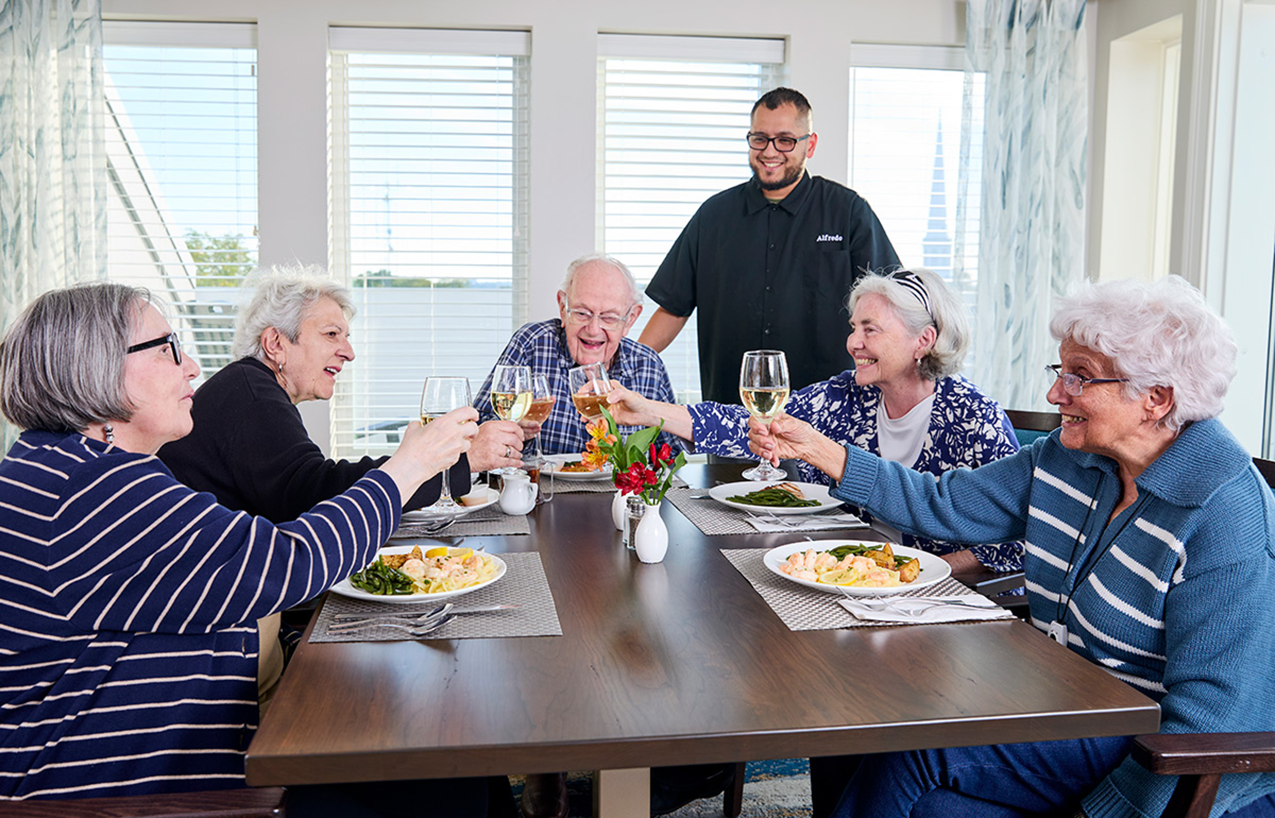 24 Hour Senior Dining In Beverly MA | The Current Beverly