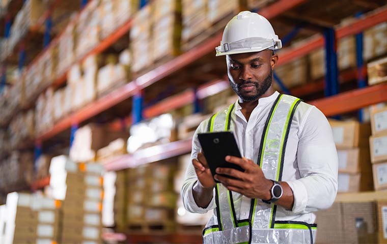 Empowering Connected Workers in Distribution Centers with 5G | Verizon