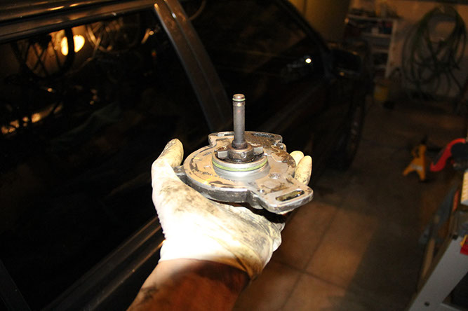 How to Replace a Volvo 940 Distributor Cap, Rotor and Seals | FCP Euro