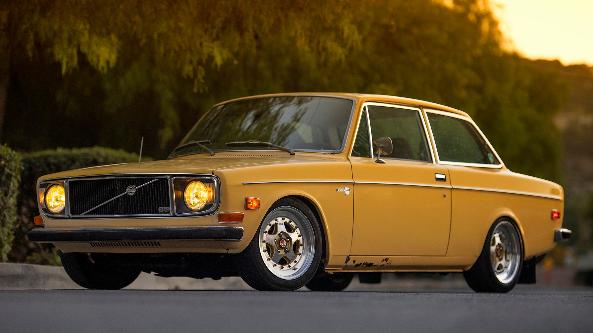 Mellow Yellow Fellow - 1972 Volvo 142S | FCP Euro