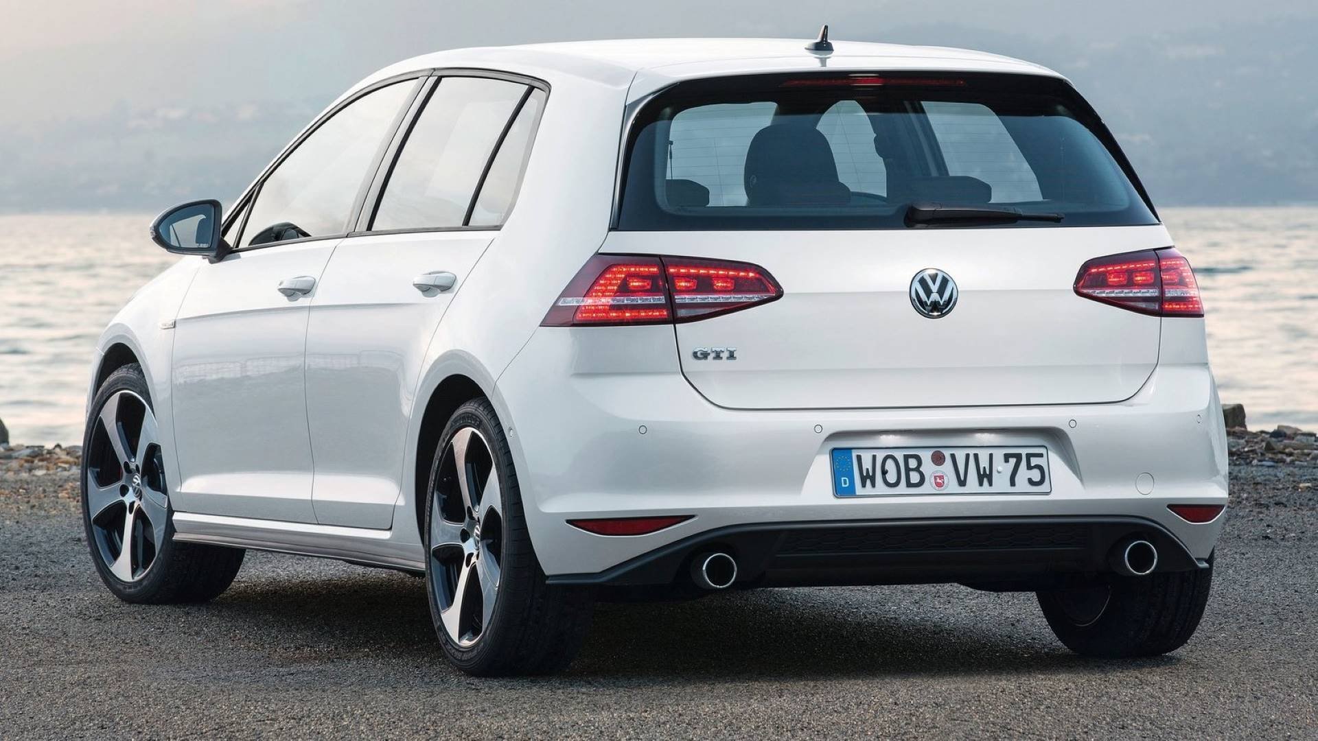 Volkswagen Mk7 GTI vs. Golf R - Which Is Right For You? | FCP Euro