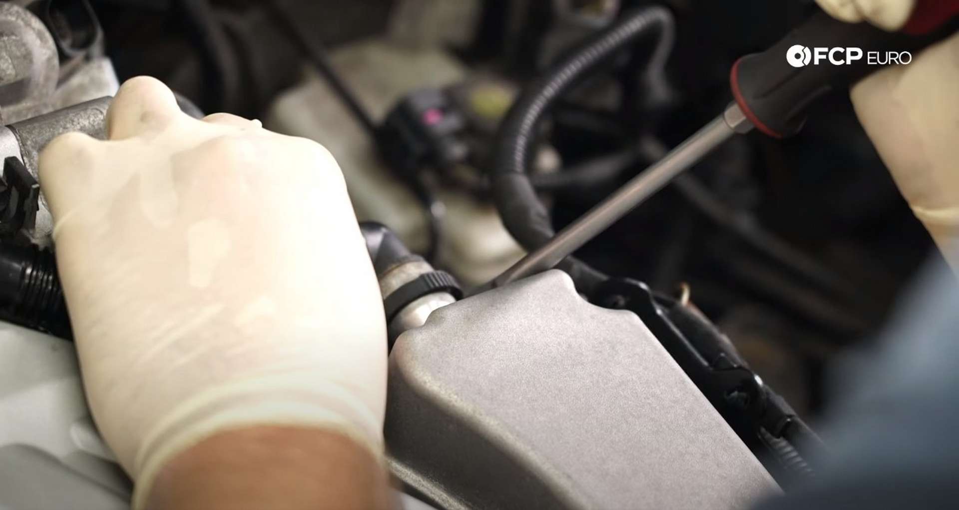 How To Replace A Volkswagen VR6 Valve Cover Gasket & PCV (Mk5 VW GTI ...