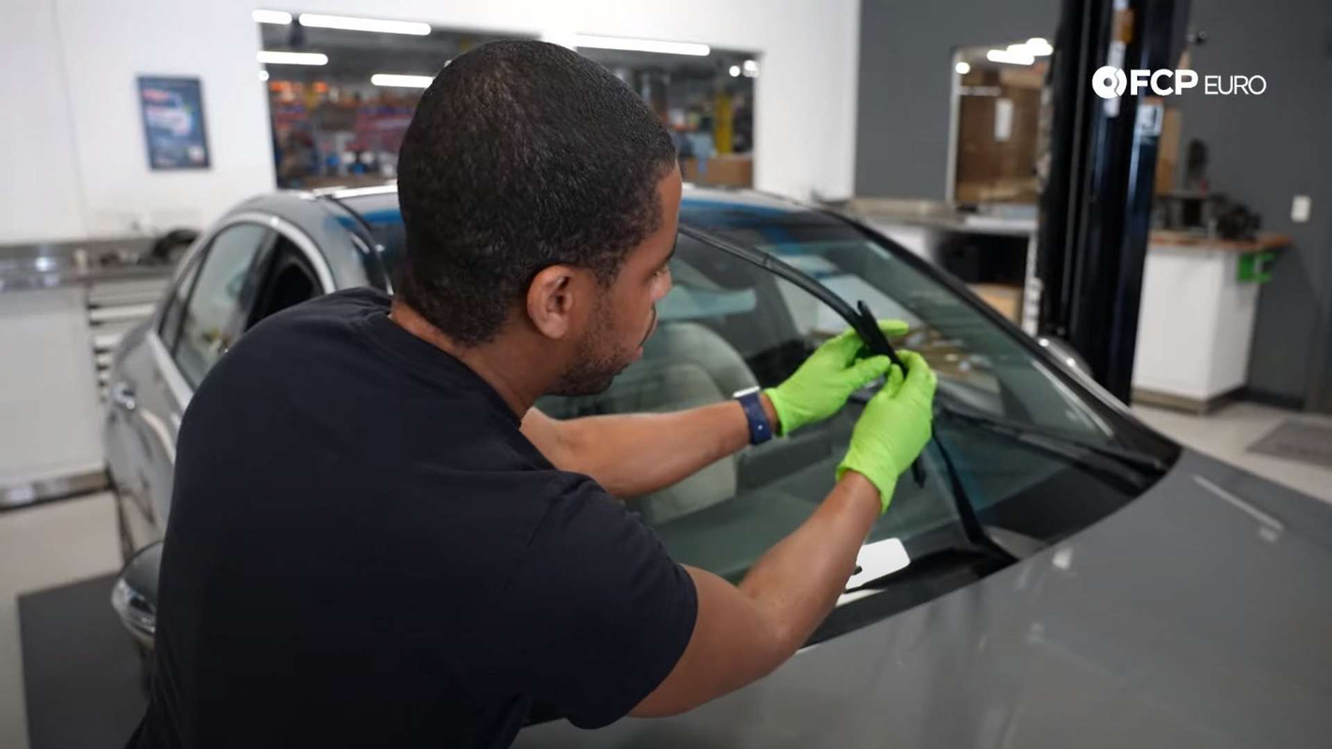 How To Replace Mercedes-Benz W205 Windshield Wiper Blades (C300 & C43 ...