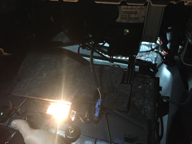 How to Hardwire a Radar Detector in a Mercedes-Benz C-Class (W204 ...