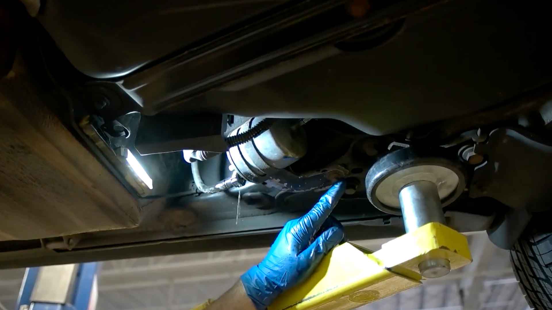 How To Replace A Fuel Filter On A P2 Chassis Volvo | FCP Euro