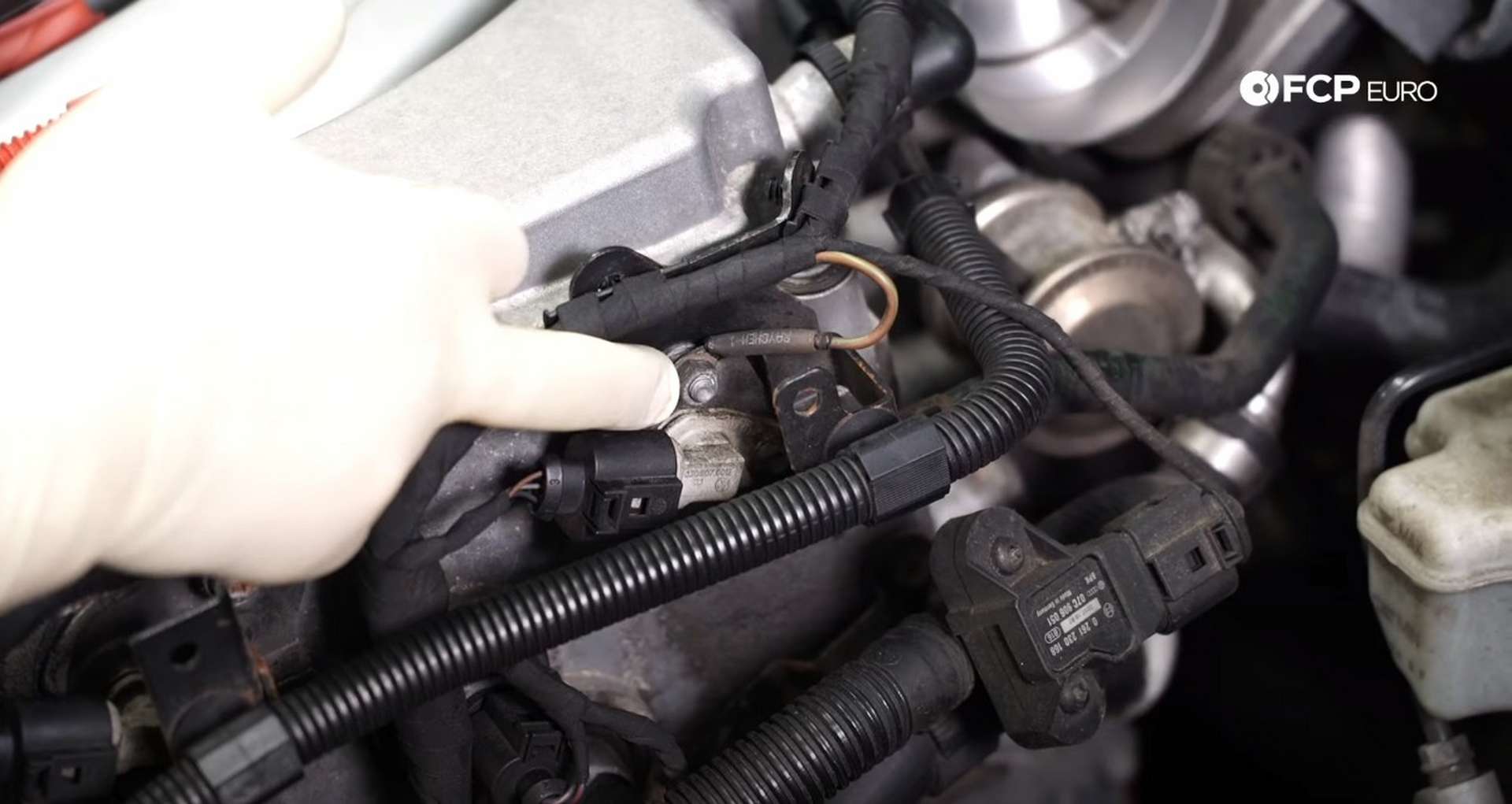 How To Replace A Volkswagen VR6 Valve Cover Gasket & PCV (Mk5 VW GTI ...