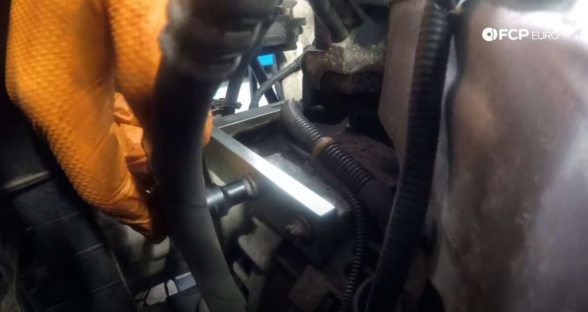 How To Replace An R56 MINI Timing Chain Assembly (N12 & N14 Engine ...