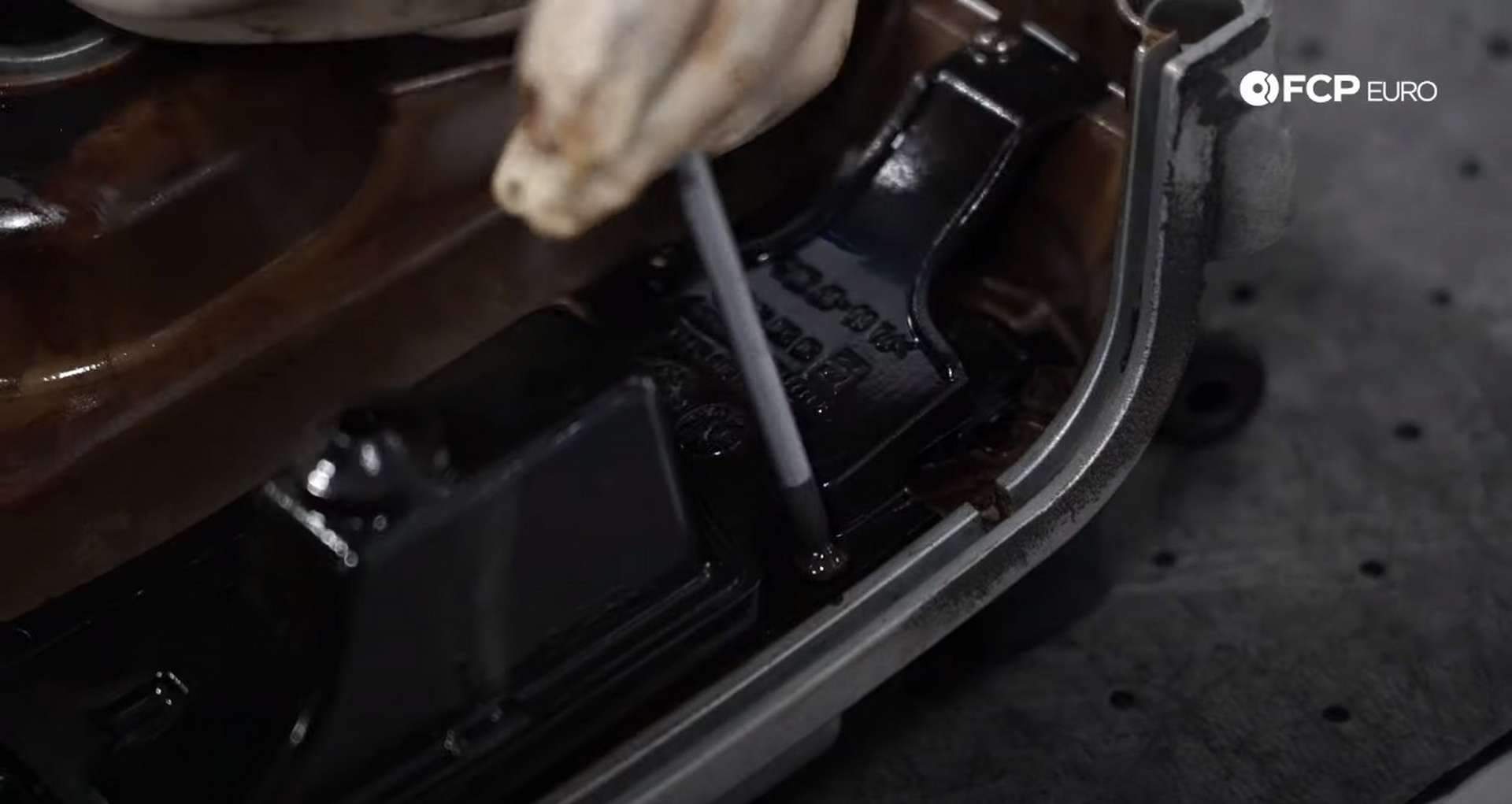 How To Replace A Volkswagen VR6 Valve Cover Gasket & PCV (Mk5 VW GTI ...