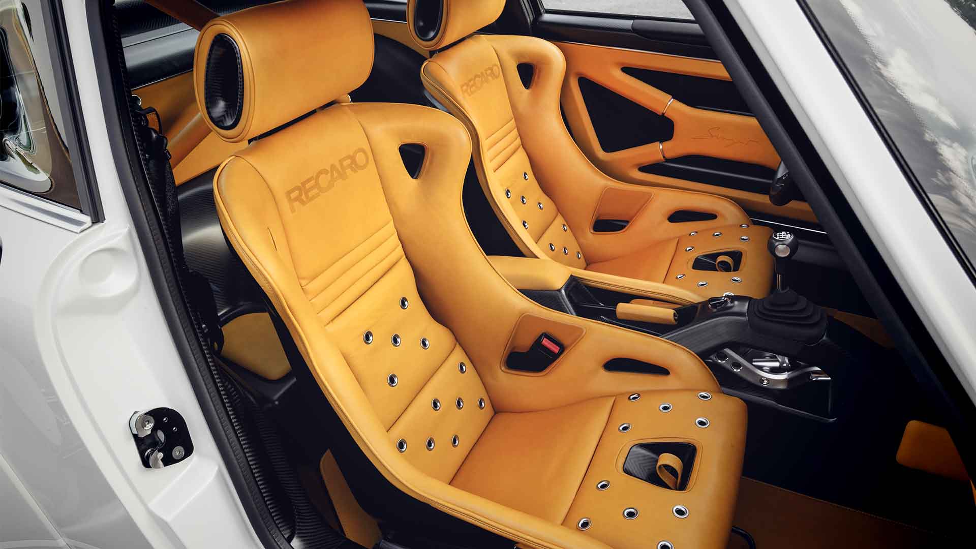 Singer Vehicle Design's Latest Creation Is A Carbon-Fiber Lightweight ...