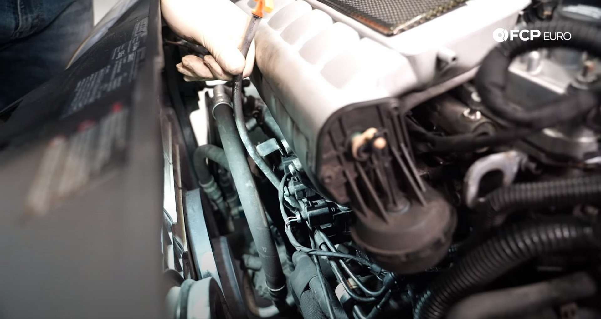 How To Replace A Volkswagen VR6 Valve Cover Gasket & PCV (Mk5 VW GTI ...