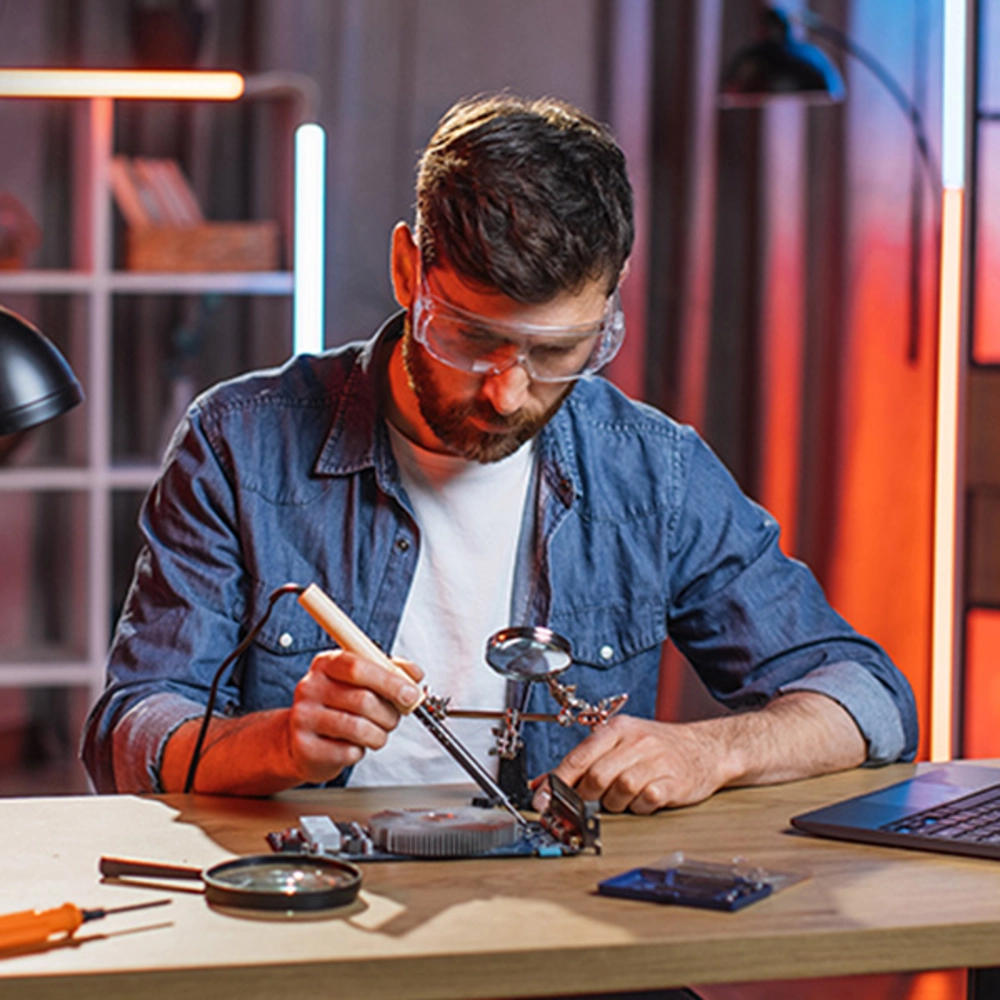 LED Magnifying lamp with third hand | Jaycar New Zealand