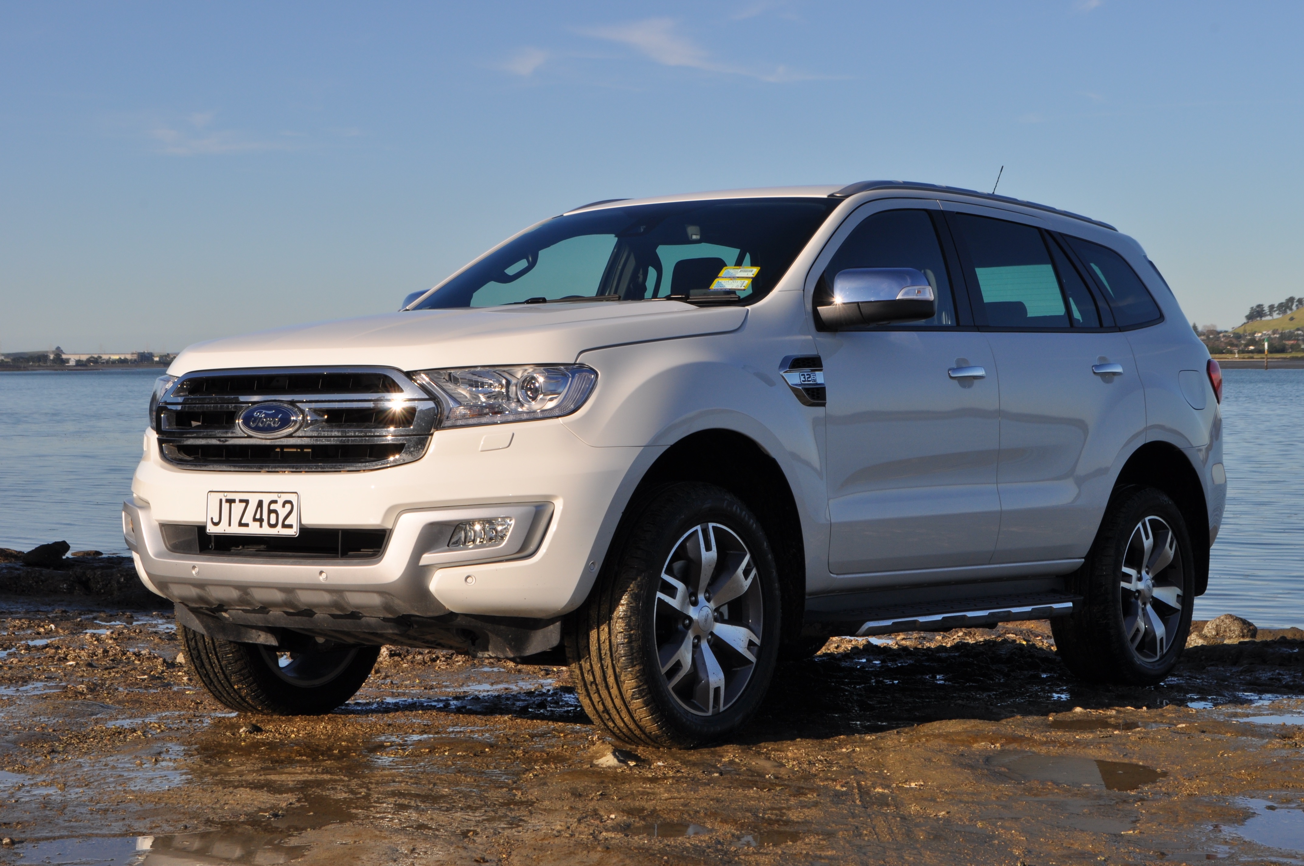 Ford Everest Titanium 2016 new car review | Trade Me Motors
