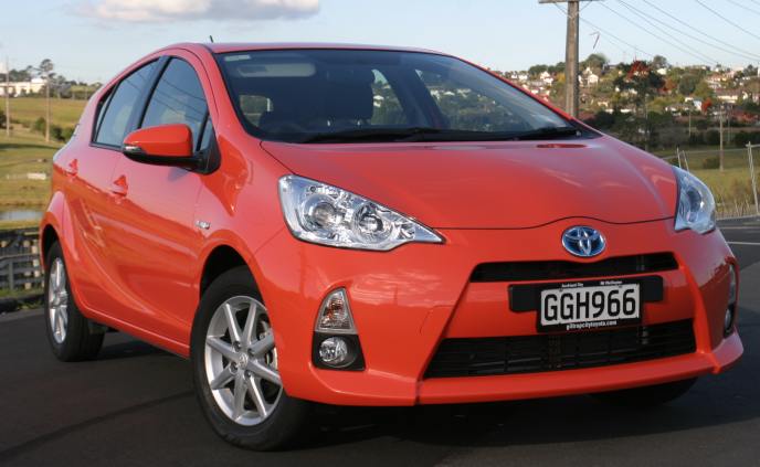 Toyota Prius C 2012 new car review | Trade Me Motors