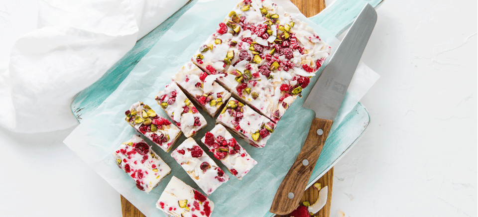 Raspberry & pistachio dessert bars - So Good