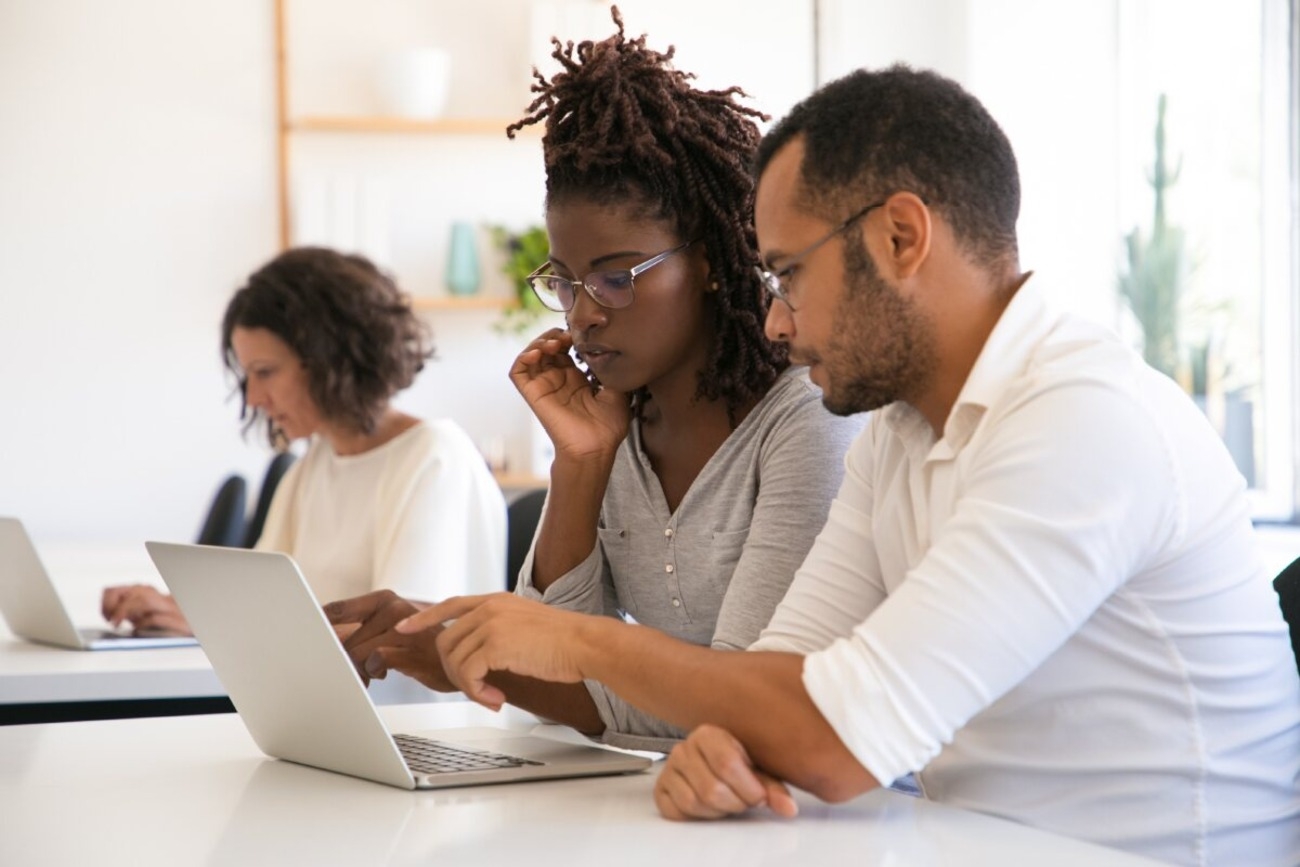[Webinar] Revamping Legacy Systems: A guide to successful application ...