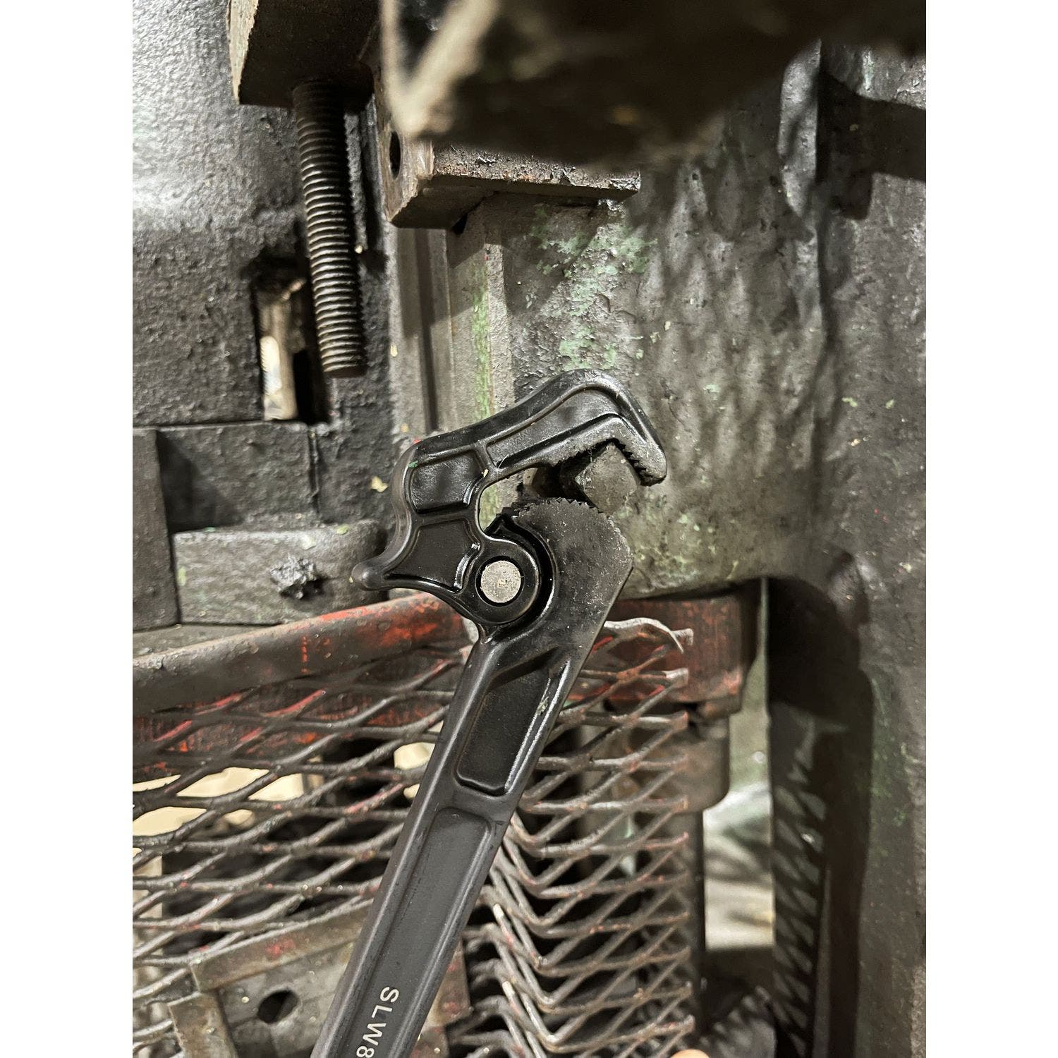 8" LONG SPRING LOADED HEAVY-DUTY WRENCH SLW8 | Matco Tools
