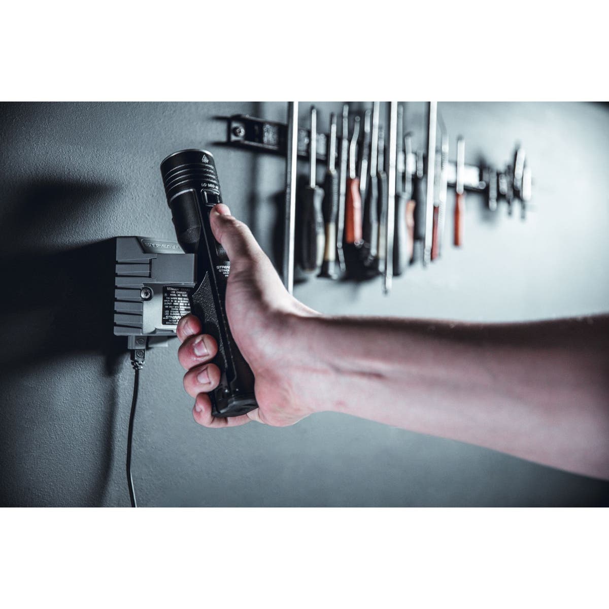 STREAMLIGHT STINGER 2020 2,000 LUMENS RECHARGEABLE FLASHLIGHT-BLACK ...