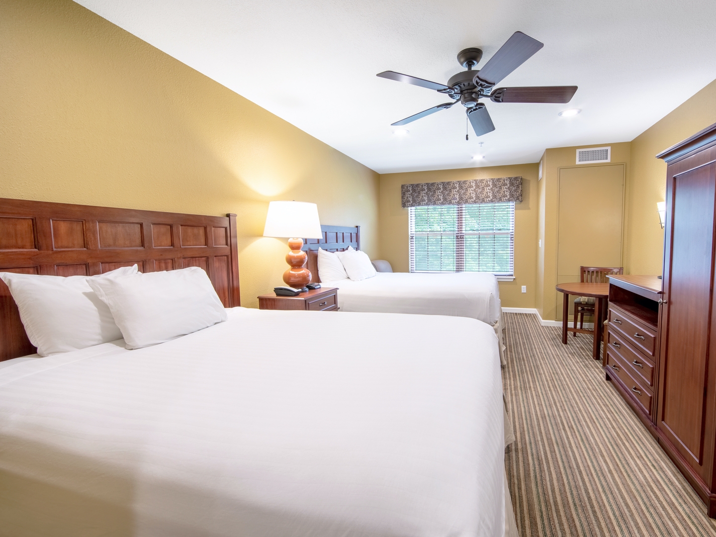 Fox River Resort at Sheridan Pictures - Studio Villa | HolidayInnClub.com