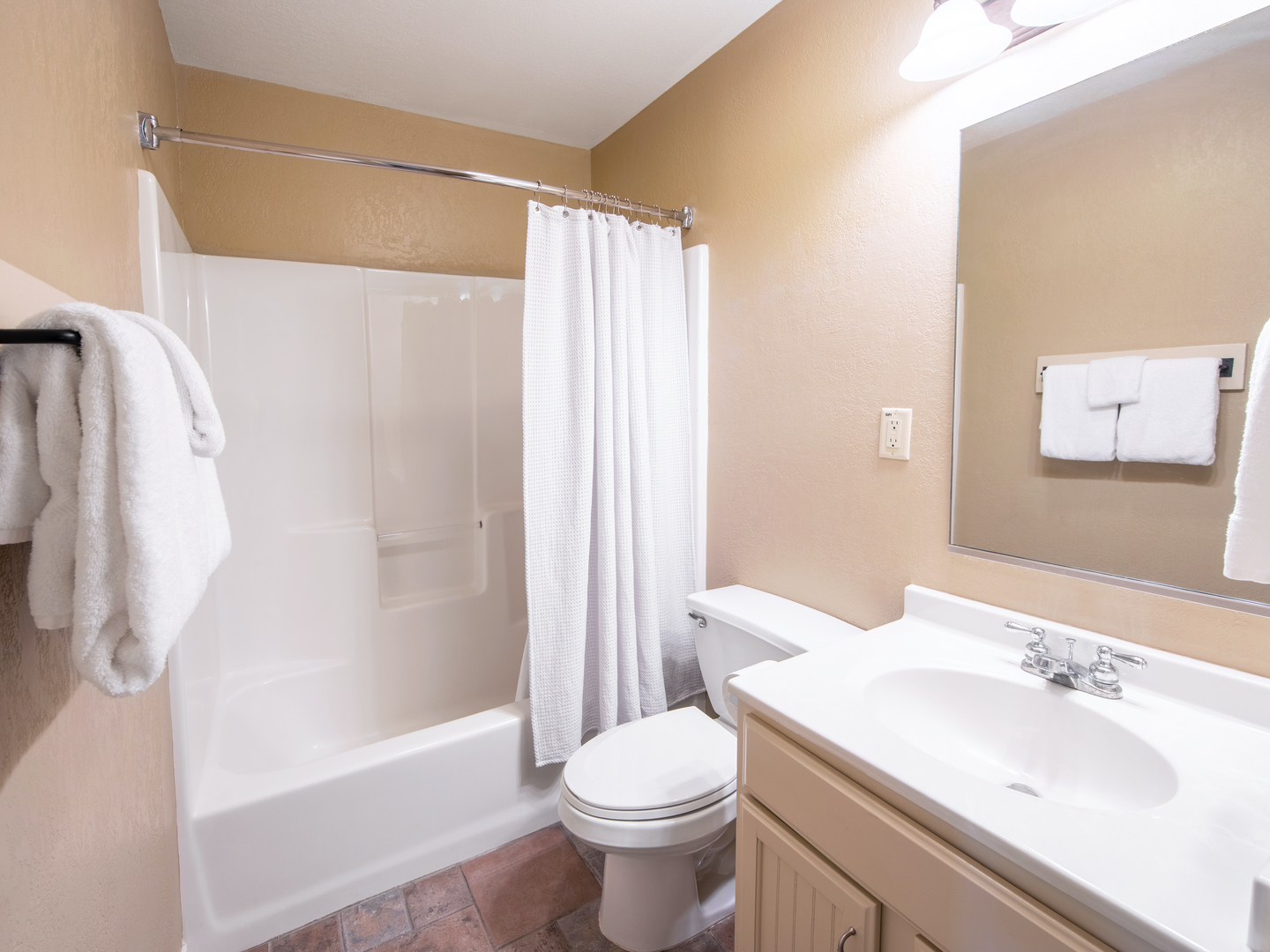 Fox River Resort at Sheridan Pictures - Two-Bedroom Lodge ...
