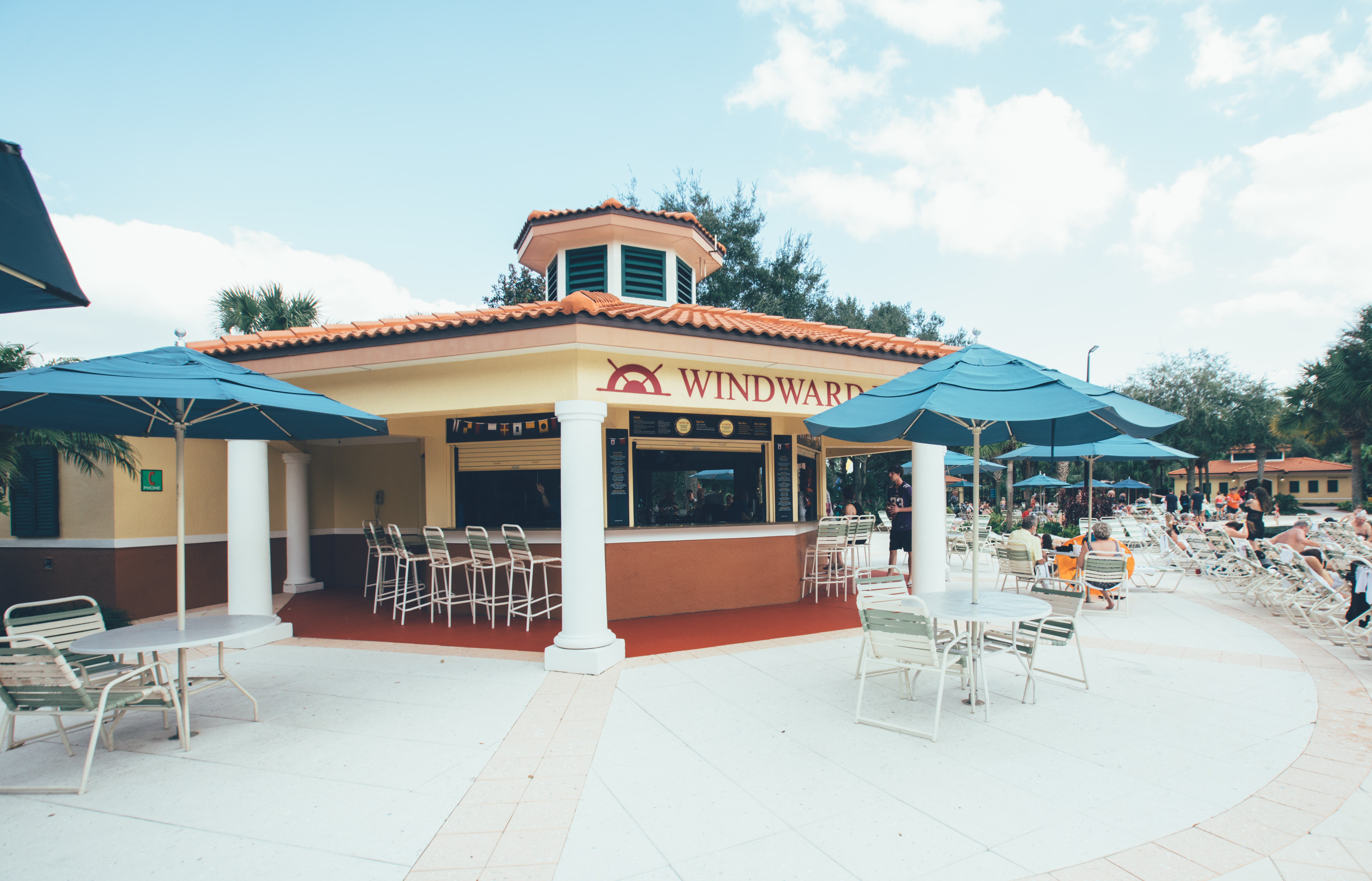 Leeward & Windward Pool Bars | Holidayinnclub.com