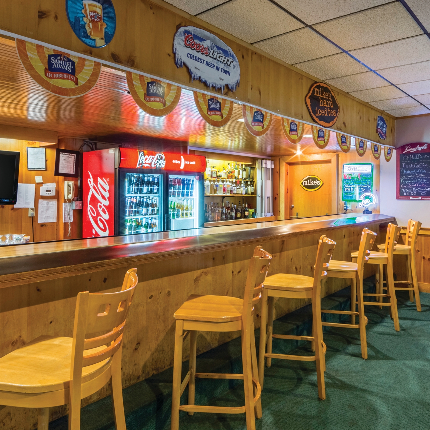 Bars at Oak n' Spruce Resort | Holidayinnclub.com