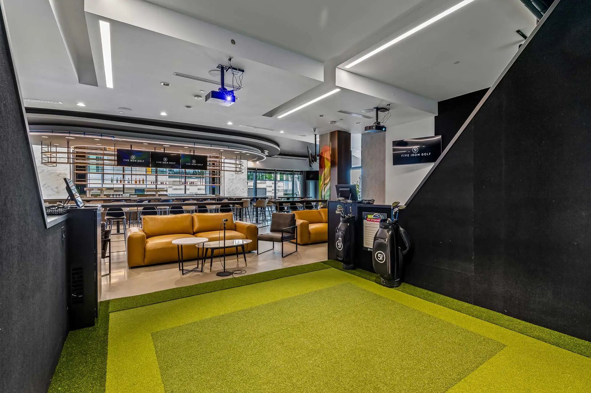 Indoor Virtual Golf Simulator Bar in Kirkland, Driving Range & Lessons ...