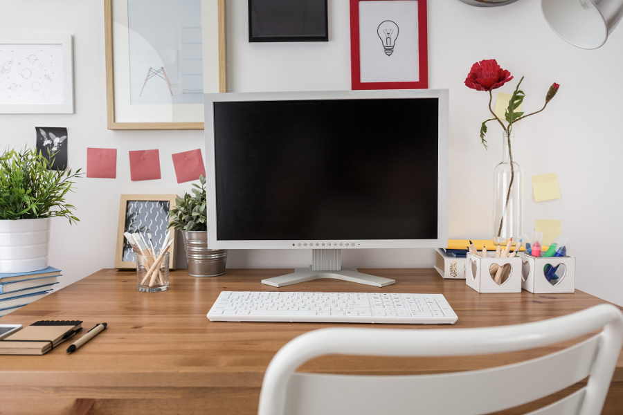 How to Organize Your Desk at Work | Berry Chatty