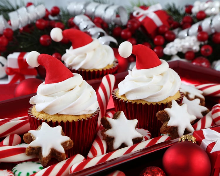 How To Create a Holiday Dessert Bar | Berry Chatty