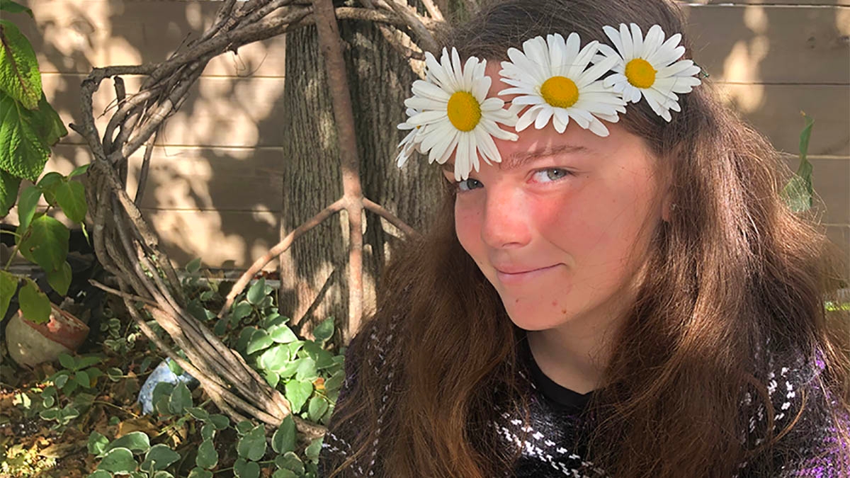 DIY Hippie Costume: Peace Out As a 60s Flower Child | Petal Talk