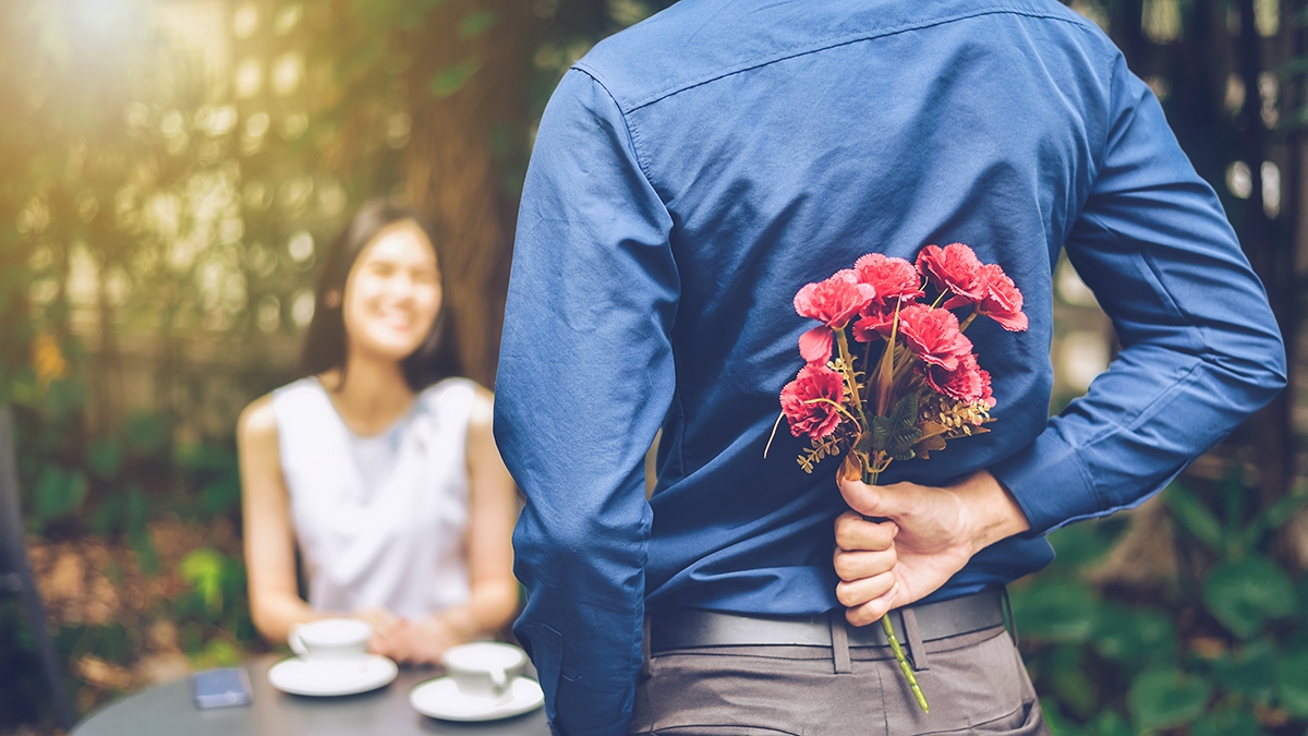 Flowers for a Date: A Guide | Petal Talk