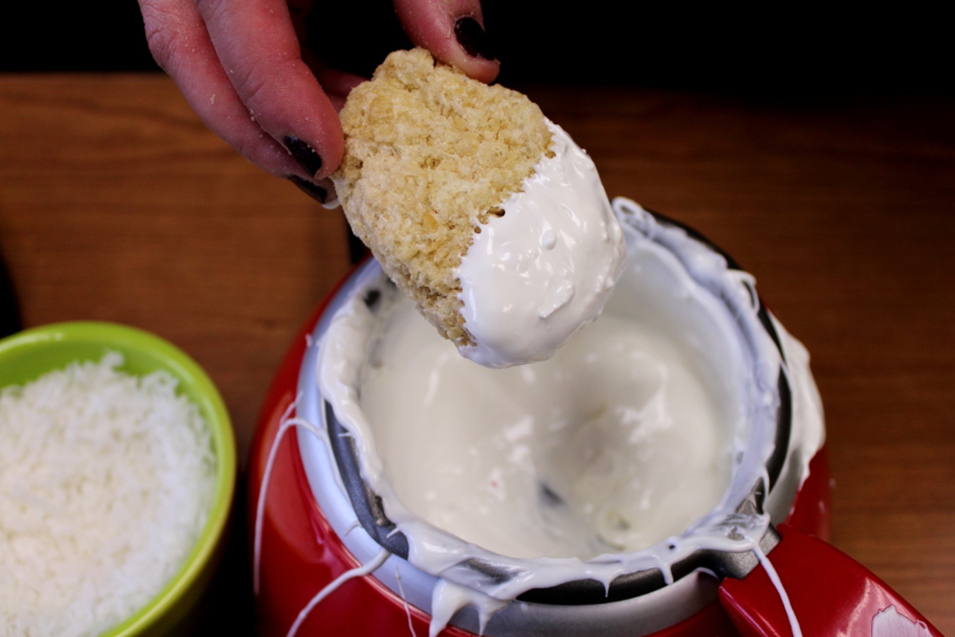 How to Make Fruit Santa Marshmallow Cereal Treats | Berry Chatty
