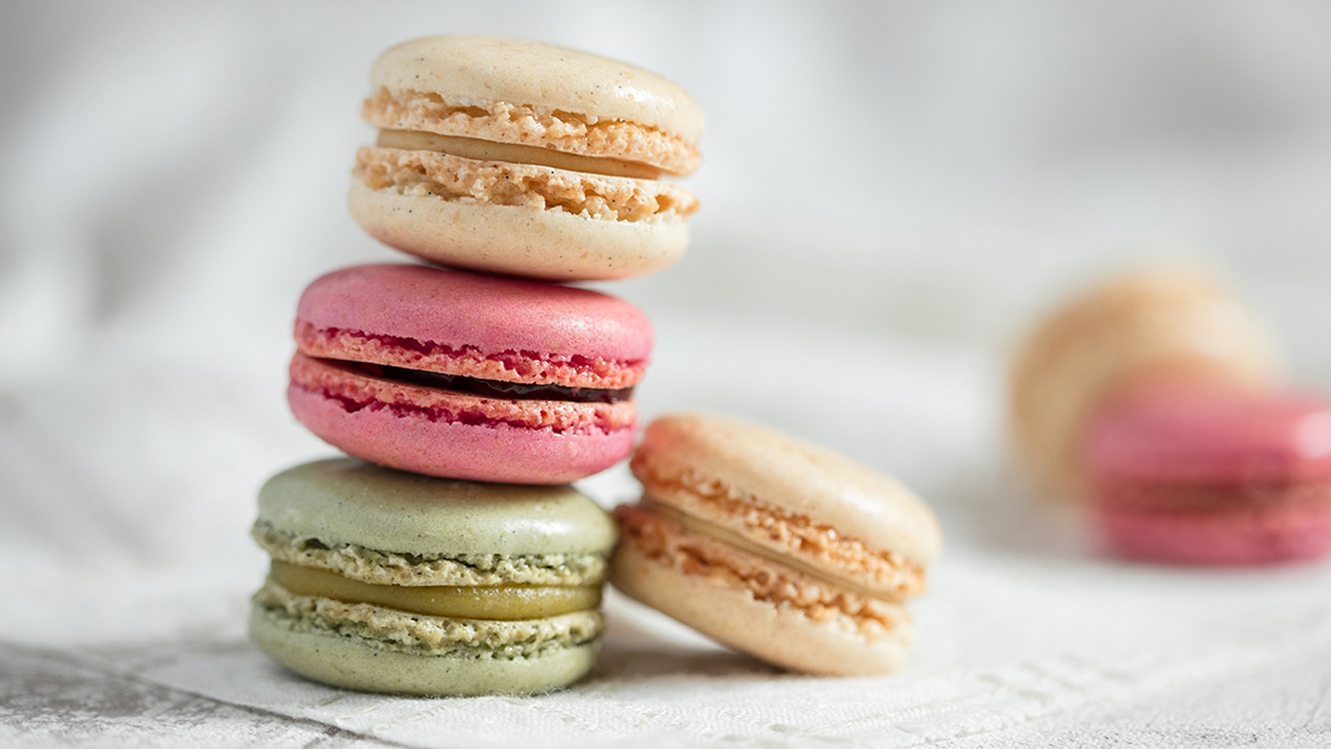 Macaroon vs. Macaron | Cheryl's Cookies